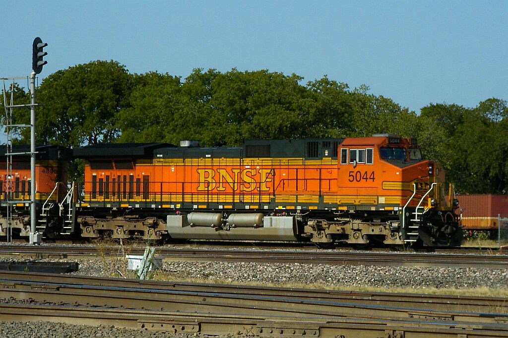 BNSF 5044